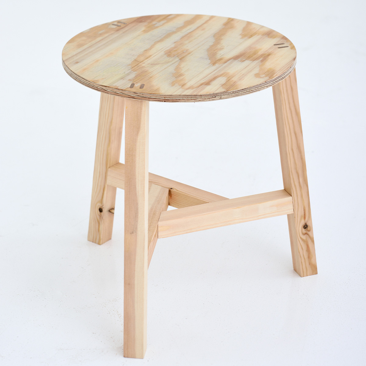 P stool | pivoto｜pivotoは京都と東京を拠点に活動するデザインチーム